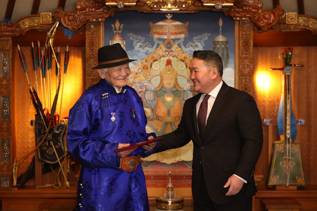 PEOPLE’S WRITER PUNTSAGIIN BADARCH RECEIVES STATE PRIZE - President of ...