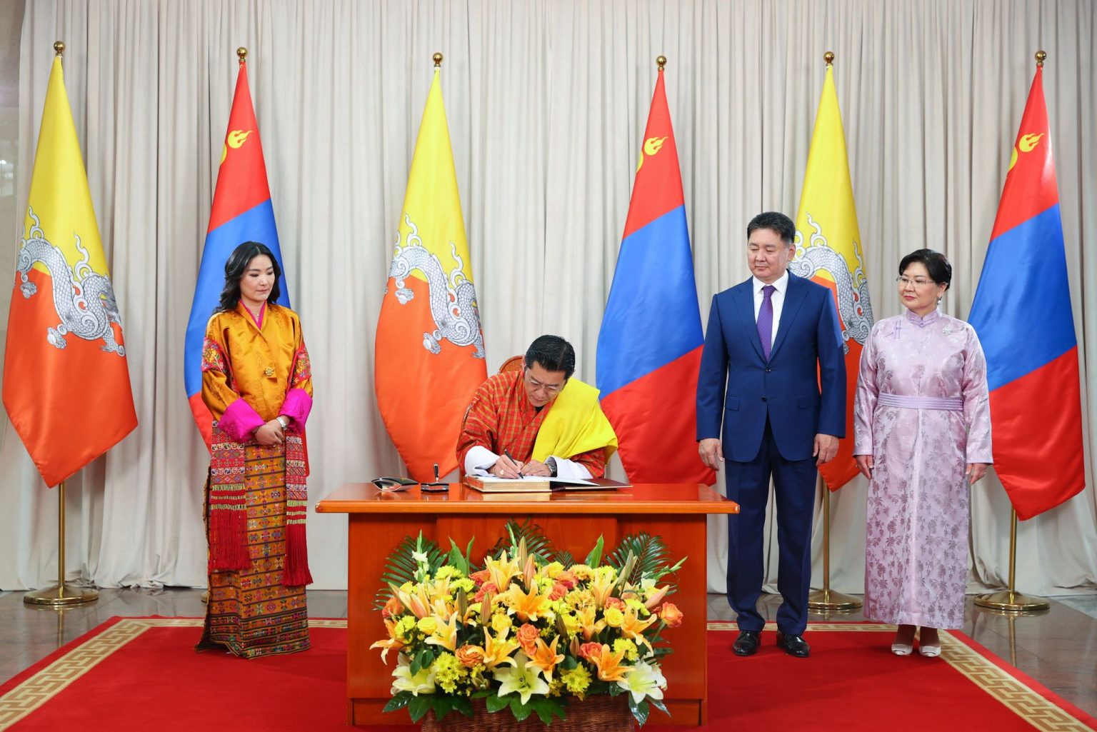 OFFICIAL WELCOMING CEREMONY HELD FOR THE KING AND QUEEN OF BHUTAN ...