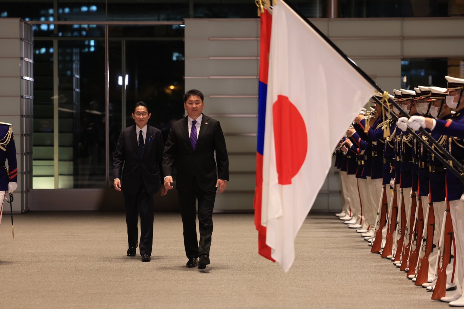 Ерөнхийлөгч У Хүрэлсүхийг Япон Улсын Ерөнхий Сайд Ф Кишида угтлаа