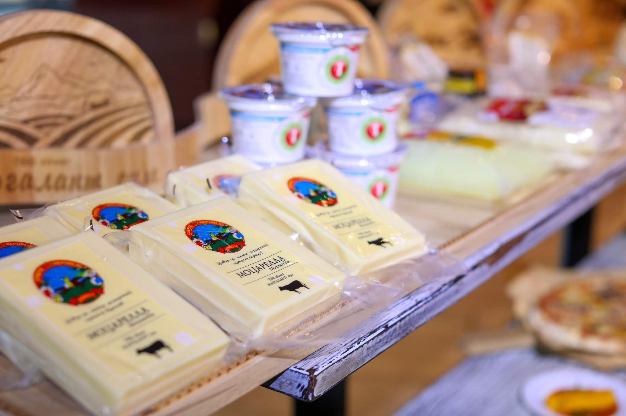 Монгол Улсын Ерөнхийлөгч У Хүрэлсүх үндэсний үйлдвэрлэгч аж ахуйн нэгжүүдэд ажиллаж байна