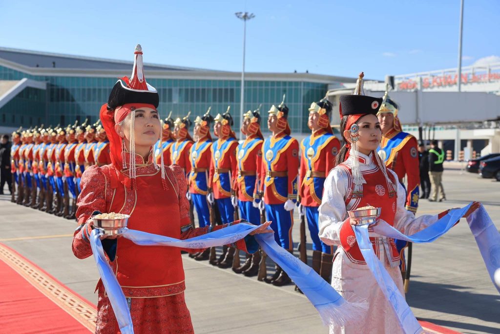 Бүгд Найрамдах Польш Улсын Ерөнхийлөгч Анджей Дуда гэргийн хамт Монгол Улсад хүрэлцэн ирэв