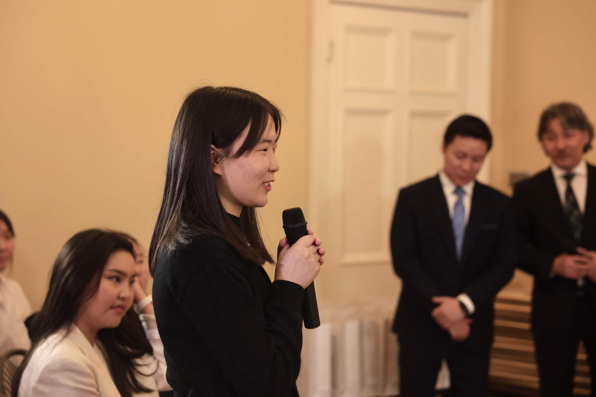 Ерөнхийлөгч У Хүрэлсүх “Илгээлт 2100” хөтөлбөрийн хүрээнд ИБУИНХУ д сурч буй оюутнуудтай уулзлаа