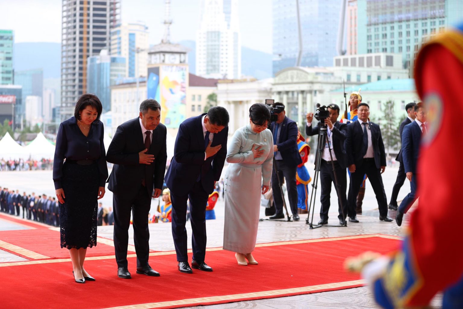 Бүгд Найрамдах Киргиз Улсын Ерөнхийлөгч С Н Жапаровын төрийн айлчлал эхэллээ Isee Mn