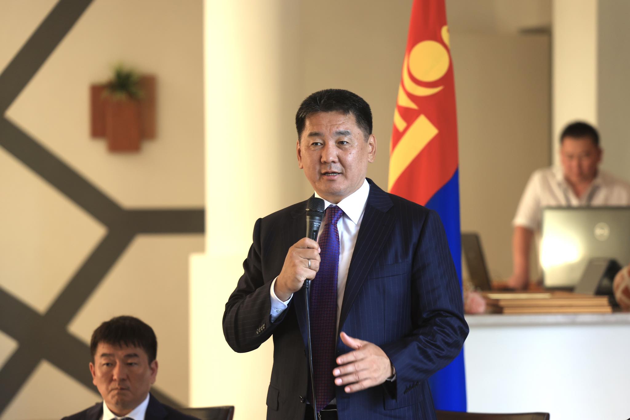 Ерөнхийлөгч У Хүрэлсүх Куба Улсад суралцдаг оюутнуудтай уулзжээ Isee Mn