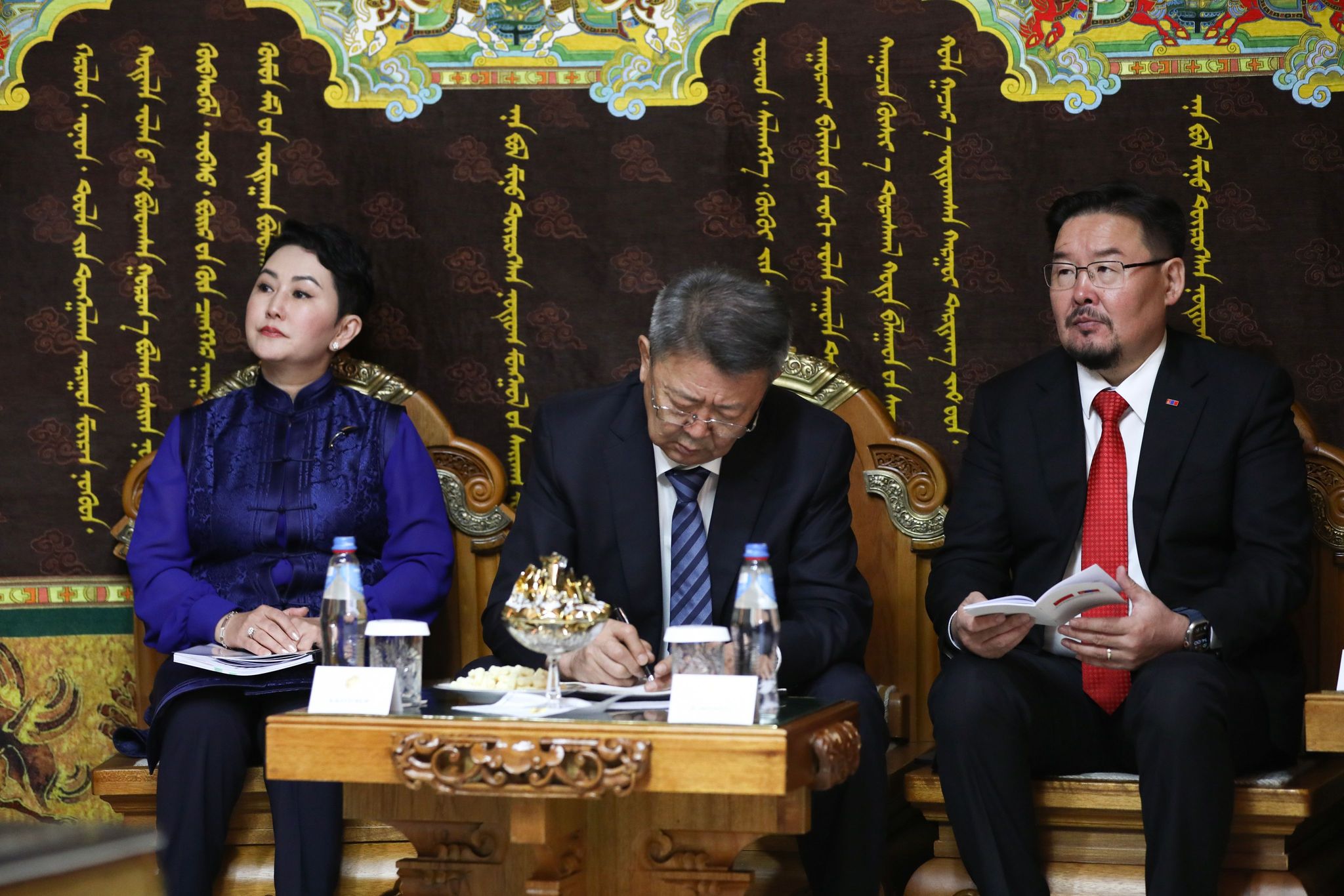 Монгол Улсын Ерөнхийлөгч У Хүрэлсүхэд БНХАУ ын дэд дарга Хань Жөн бараалхлаа Монгол Улсын